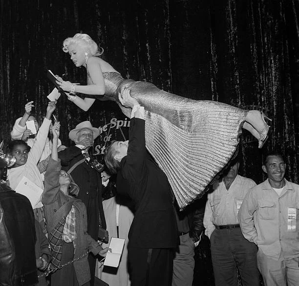 ACTRESS JAYNE MANSFIELD is lifted by Mickey Hargitay as she signs ...