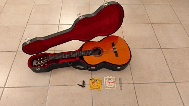 CHITARRA CLASSICA YAMAHA CG-40A, Fodero rigido, Diapason e Capotasto ...