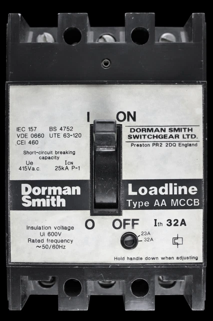 DORMAN SMITH 32 AMP 25kA TRIPLE POLE MCCB LOADLINE AA £59.95 - PicClick UK