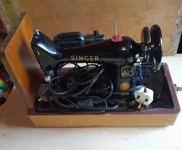 VINTAGE SINGER 99K Electric Sewing Machine 1957. Carry Case & Parts £54 ...