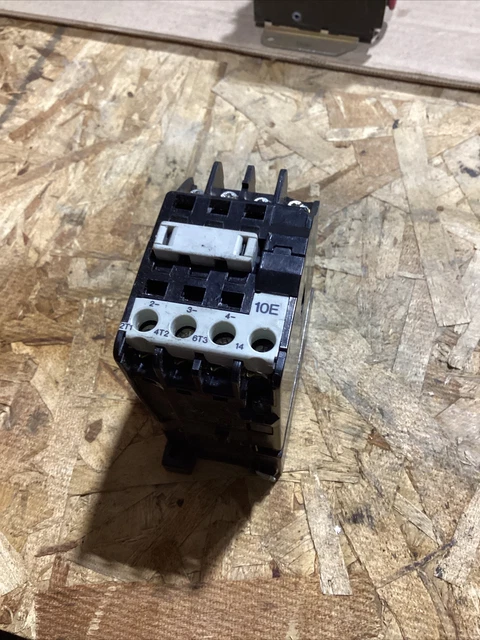 CONTACTEUR AEG LS4 E-N°910-302-701-00 24VDC 600VAC 20A VENDEUR REMIS À ...