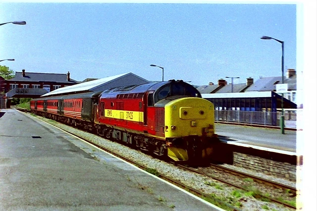35MM RAILWAY COLOUR Negative Class 37 425 at Caerphilly £1.75 - PicClick UK