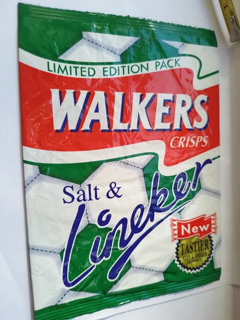 VINTAGE RETRO COLLECTABLE football walkers crisps 1 packet Gary salt ...