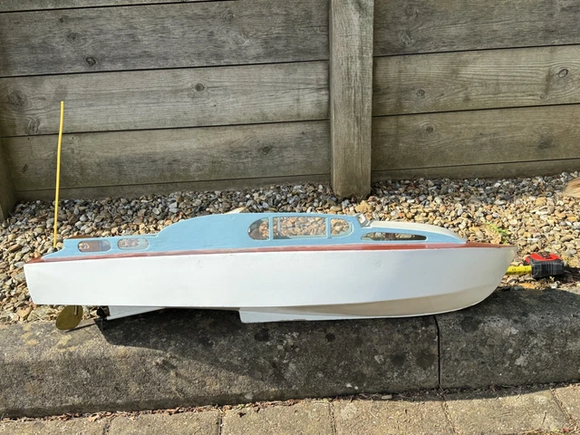 VINTAGE RADIO CONTROLLED wooden Cabin Cruiser with Electric Engine & Transmitter £50.00 ...