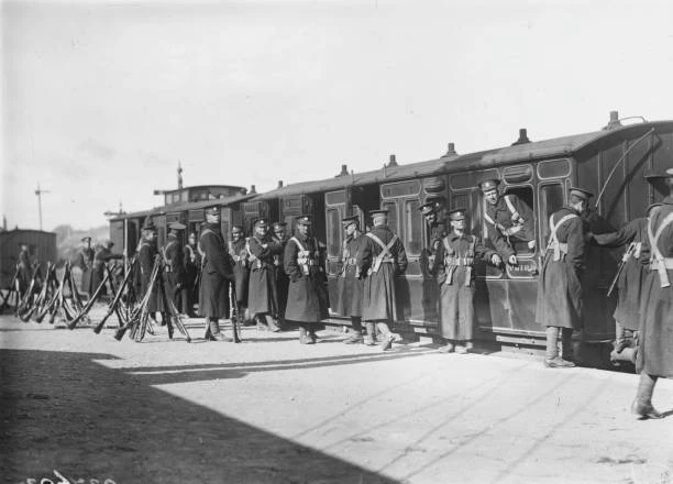 1911 ARMED BRITISH Soldiers Guard A Railway Carriage Ireland Old Photo ...