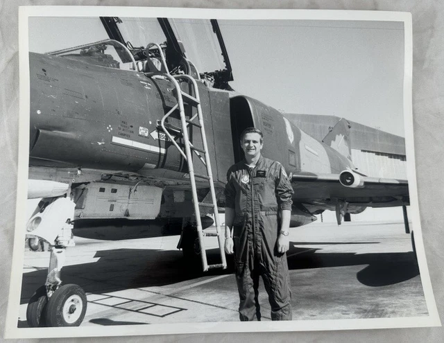 VINTAGE GLOSSY PHOTO Edwards AFB California USAF Test Center #8 Pilot ...