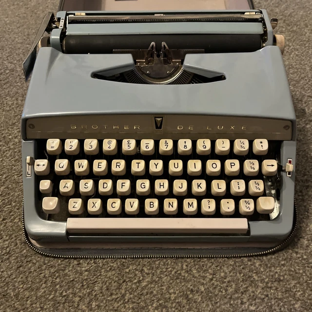BROTHER DE LUXE Portable Typewriter Duck Egg Blue with Carry Case ...