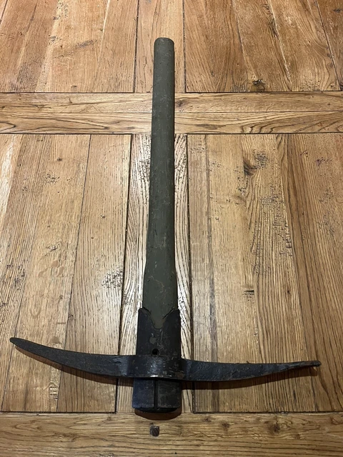 EX MOD /|\ Vintage British Military Short 26” Inch Infantry Pick Axe £ ...