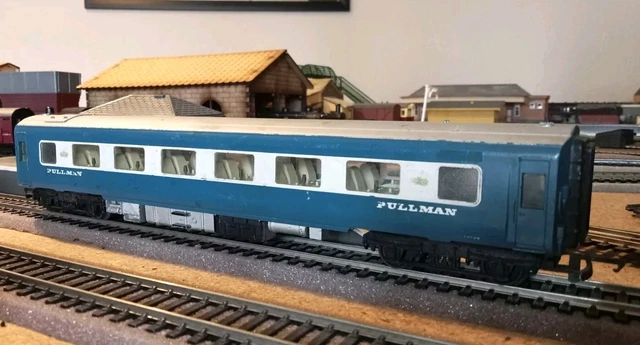 OO TRI-ANG R.426 British Rail Blue Pullman parlour car in blue and ...