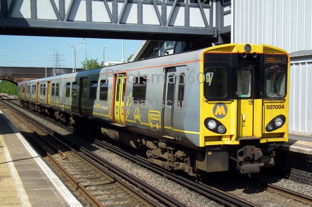 CLASS 507 507004, 3 car EMU, in MerseyRail Grey at Hooton £0.95 ...