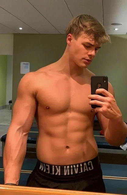 Shirtless Male Muscular Gym Jock Locker Room Show Beefcake Photo 4x6