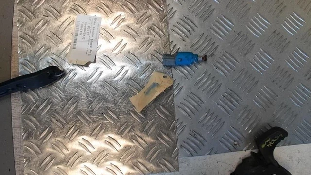 CONTACTEUR FEU STOP RENAULT TWINGO 2 PHASE 1 8200168239 EUR 10,00 ...