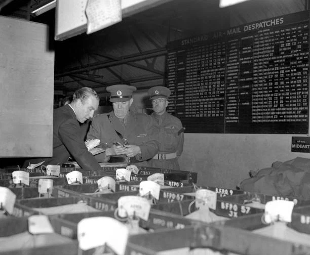 POSTMASTER GENERAL ERNEST Marples shown around Armys Home Post - 1958 ...
