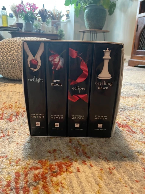 THE TWILIGHT SAGA Special Edition Box Set Stephenie Meyer £15.00 ...