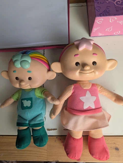 CBEEBIES CLOUD BABIES Talking Baba Green & Light Up Singing Baba Pink ...