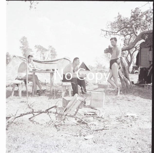 NEGATIV WW2 PANZER tank Einheit in Russia 1941/42 - Lager halbnackt ...