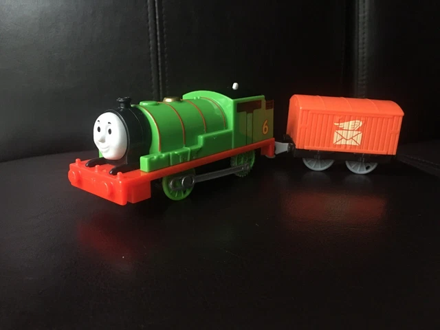 THOMAS & FRIENDS TRACKMASTER PERCY Motorized Train & Mail Car 2013 £1. ...