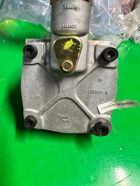 GENUINE NEW BENDIX Air Brake Relay Valve R-14 with T-294826-A Plate, T ...