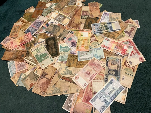 WORLD PAPER CURRENCY Mix of 200 Very Heavily Circulated Assorted World ...