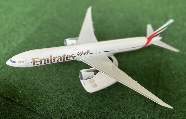 EMIRATES SCALE 1-200 model Boeing B777-300ER Expo 2020 #03 A6-EPO ... EMIRATES SCALE 1-200 model Boeing B777-300ER Expo 2020 #03 A6-EPO ...