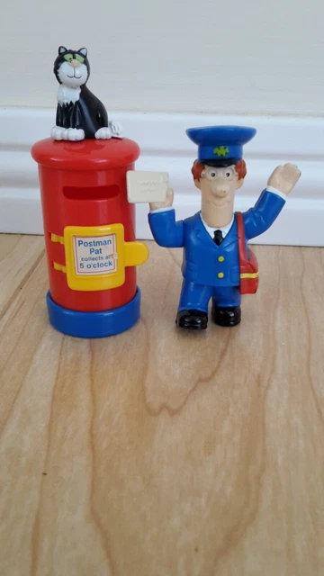 2005 POSTMAN PAT Waving Letter and Jess on Postbox Figures £4.00 ...