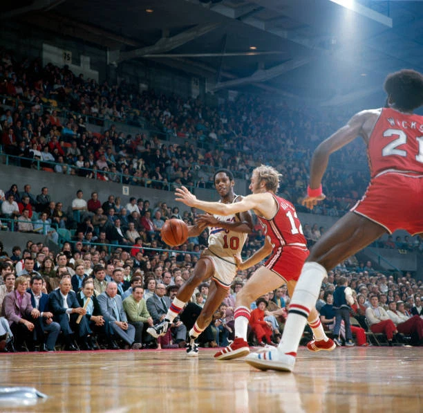 OMAHA KINGS NATE Archibald in action vs Portland Trail Blaze - 1973 Old ...