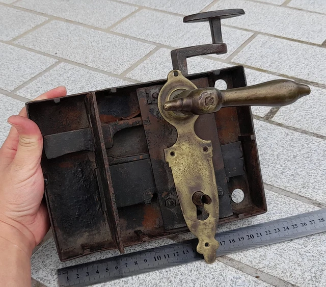 LARGE ANTIQUE FORGED IRON LOCK with handle and door cleaning plate £157 ...