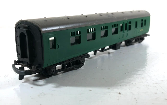 TRI-ANG TT GAUGE S4718S Southern Green Brake Second Coach Model Railway ...