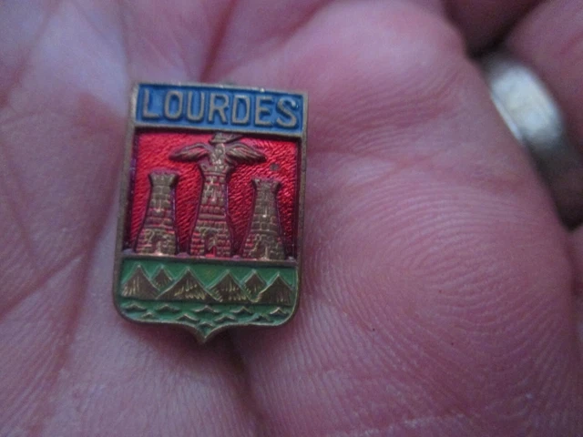 ANCIEN INSIGNE ÉPINGLE blason de lourdes 66 émaillé EUR 3,99 - PicClick FR