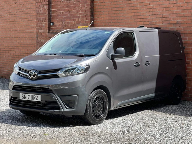 2017 TOYOTA PROACE 1.6D Medium Panel Van MWB Euro 6 6dr PANEL VAN ...