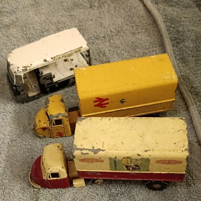 BUDGIE SCAMMELL &SCARAB& Trucks With British Rail Trailers + Spot-On ...