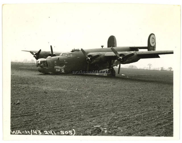 ORIG. FOTO NOTLANDUNG USAAF Flugzeug B-24 "Pregnant Peg" bei WATTON ...