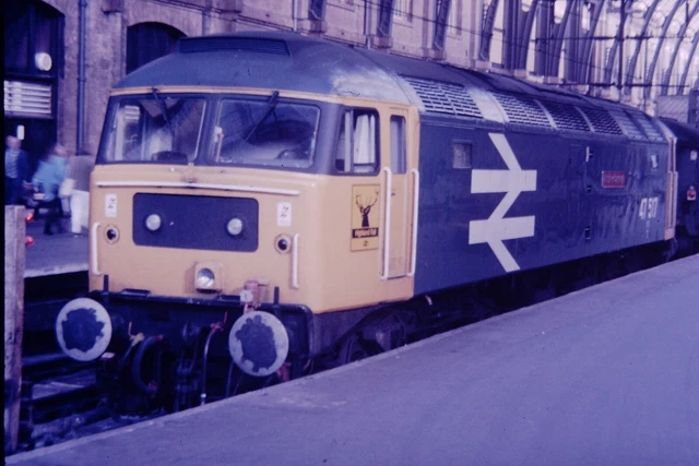 1985 BRITISH RAIL Diesel Loco 47517 Highland Symbol Railway Slide Ref ...