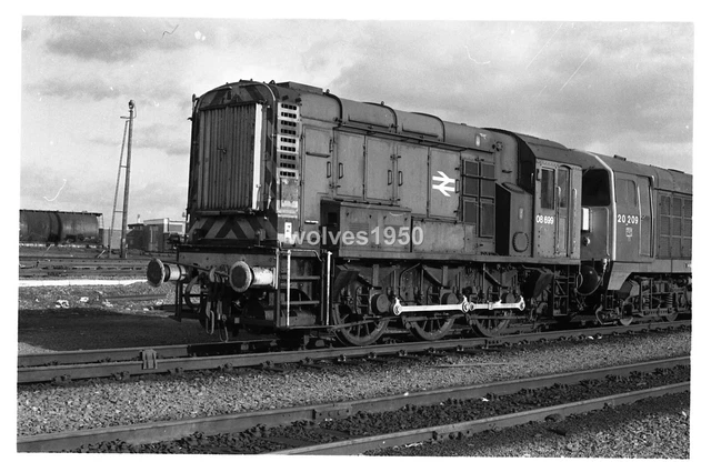 BRITISH RAIL CLASS 08 08699 B&W Railway NEGATIVE £1.99 - PicClick UK