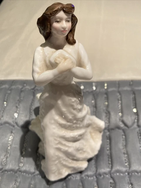 ROYAL DOULTON FORGET Me Not English Fine Porcelain Lady Figurine ...