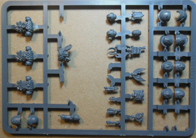 SPACE MARINES - Command - 1990s Part Sprue - Bits - Warhammer 40K £12. ...