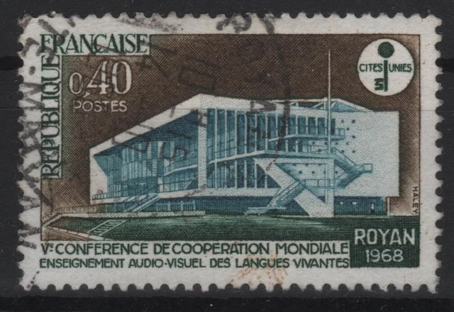 VARIÉTÉ SUR N° 1554 oblitéré. Porte et fenêtres blanches (ouvertes ...