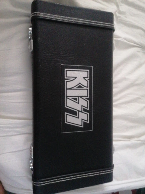 KISS DEFINITIVE COLLECTION - 5CD Guitar Case Deluxe Edition Box Set £ ...