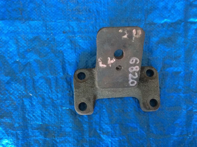 TOYOTA LANDCRUISER 2H Engine mount bracket LH -DIESEL HJ75. left hand ...