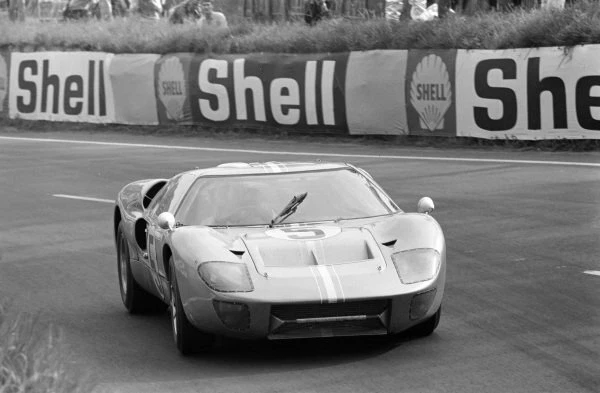 FRANK GARDNER & Roger McCluskey Ford GT40 Mk2B Le Mans 1967 Motor Old ...