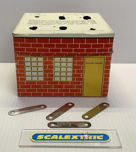 A SCALEXTRIC TRI-ANG 1950s /60s BATTERY BOX HOUSE & CONNECTORS (EX ...