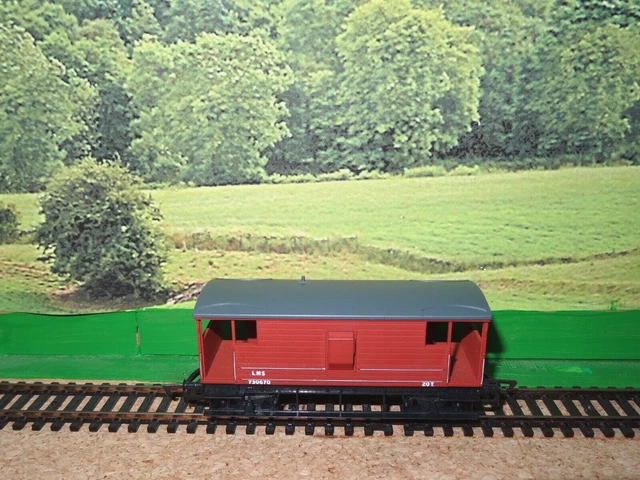DAPOL B2 Lms 20 Ton Goods Brake Van 730670 Red/Brown 00 Gauge ...