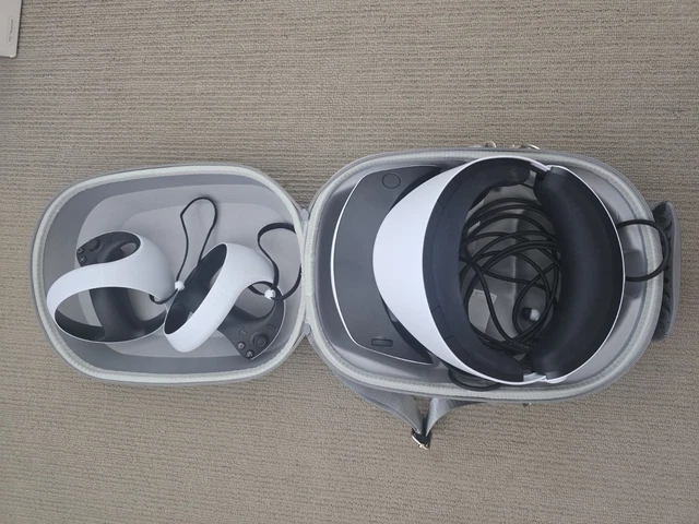 PLAYSTATION VR2 HEADSET, controllers and carry case. PSVR2 great ...