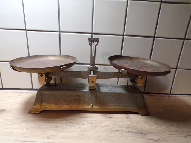 ANCIEN BALANCE ROBERVAL-TÔLE-PLATEAU LAITON-FORCE 2 KG EUR 24,90 ...