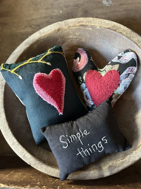 PRIMITIVE STITCHERY A Valentine Gathering of Hearts Hand Stitched ...