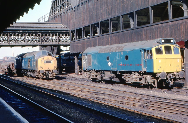 ORIGINAL 35MM SLIDE: Class 25 25104 and a Class 40 @ Manchester ...