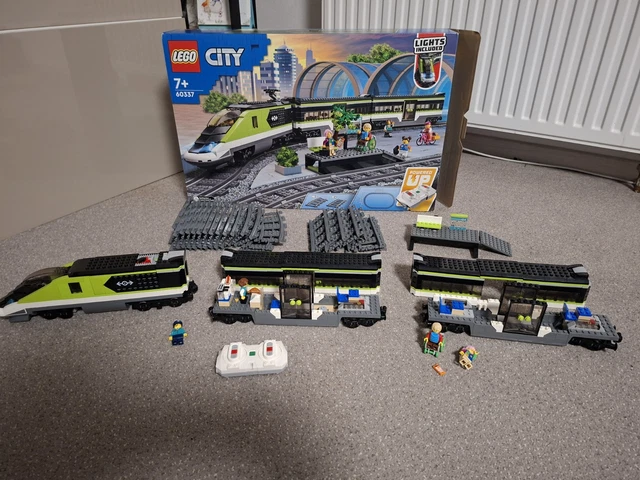 LEGO CITY EXPRESS Passagier Zug Lok Eisenbahn 60337 Figuren Bahnhof ...