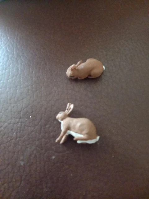 BRITAINS FARM ANIMALS plastic Brown rabbits 2 Poses 1:32 Scale Vintage ...