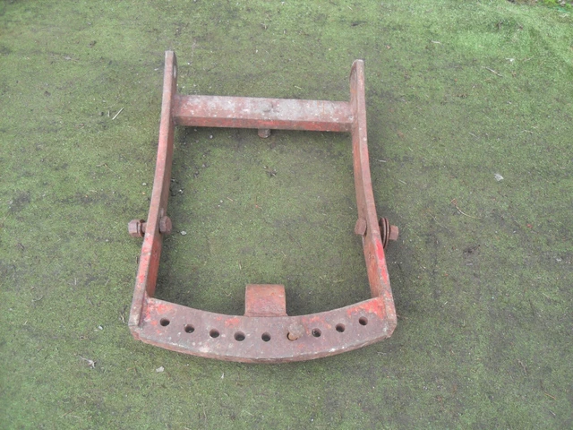 VINTAGE INTERNATIONAL DAVID Brown tractor Drawbar Cradle pick up hitch ...