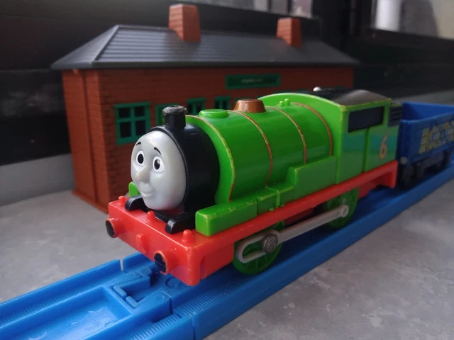 TOMY TRACKMASTER THOMAS the tank engine motorised Percy train with ...